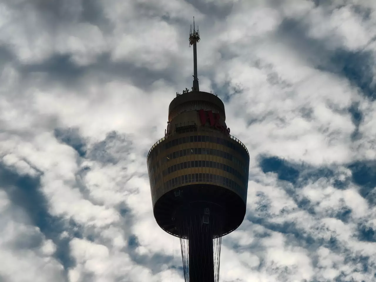 Mir froen ëmmer nach dem Oppo säin 5G Shark Fin Kamera Telefon