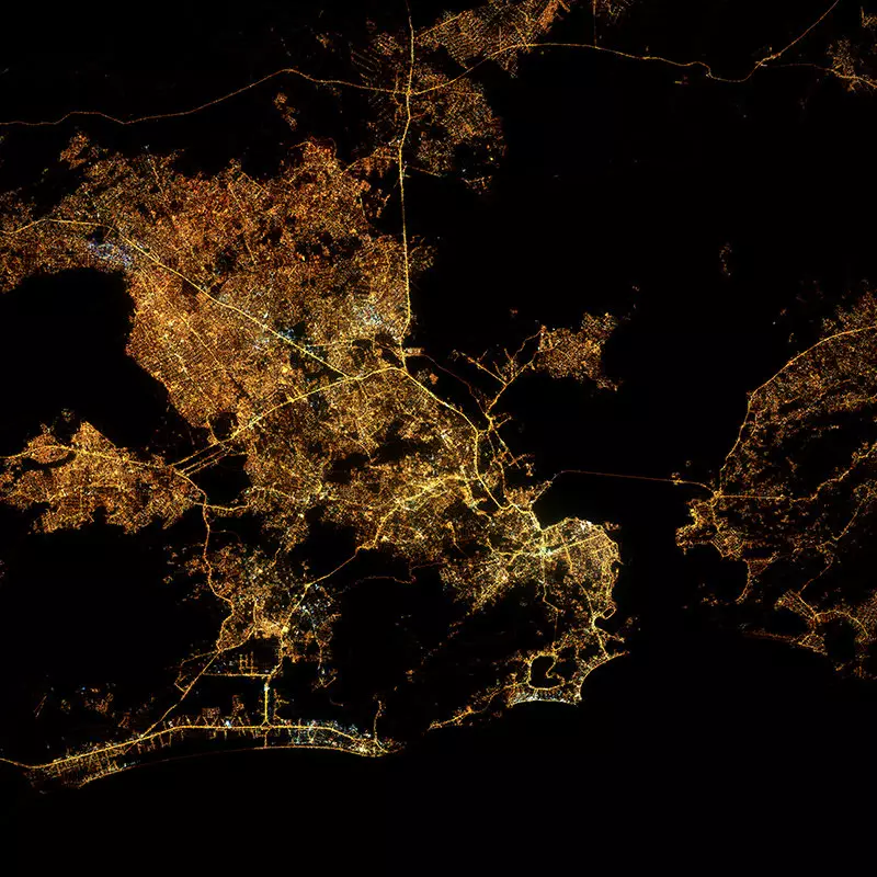 이 놀라운 도시의 위성 이미지는 실제로 데이터로 만들어졌습니다.
