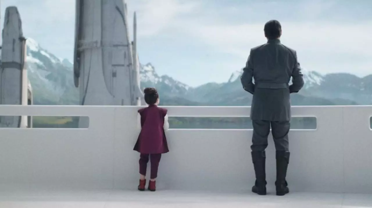 Leia dhe babai, i njohur si Bail Organa, në Alderaan. (Pamja e ekranit: Disney+)