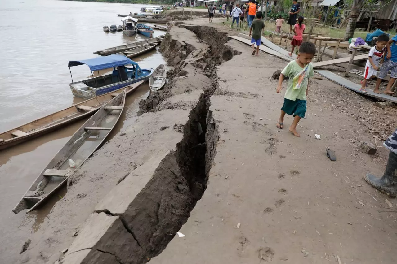 Мощное землетрясение произошло на много миль ниже тропических лесов Амазонки в Перу, ограничивая число жертв