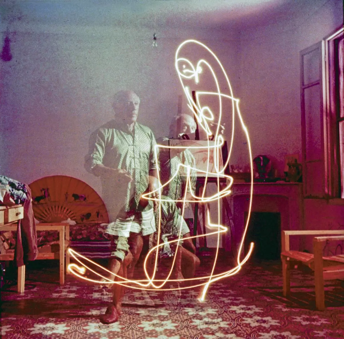 Gambar Vintage Yang Indah Dari Picasso Menggambar Dengan Cahaya