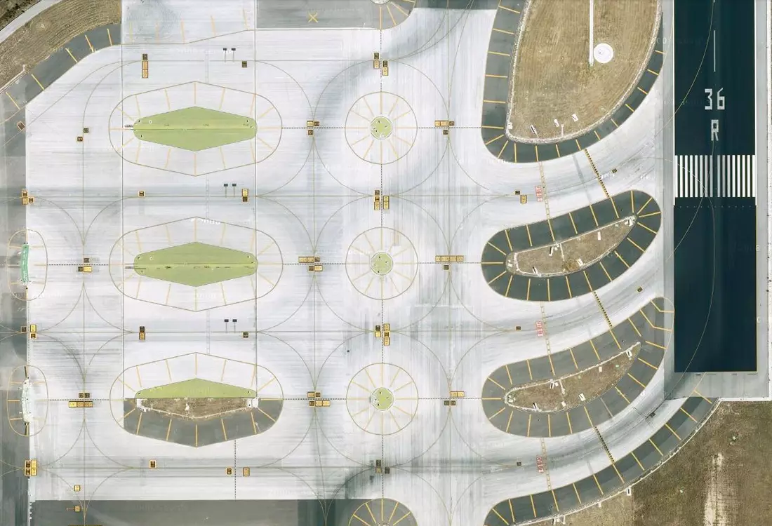 As imaxes de satélite dos aeroportos revelan a súa incrible complexidade