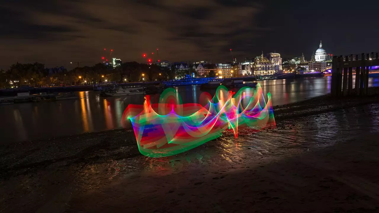 Guía de fotografías de Gizmodo: trucos avanzados da cámara para a exposición longa e a pintura con luz