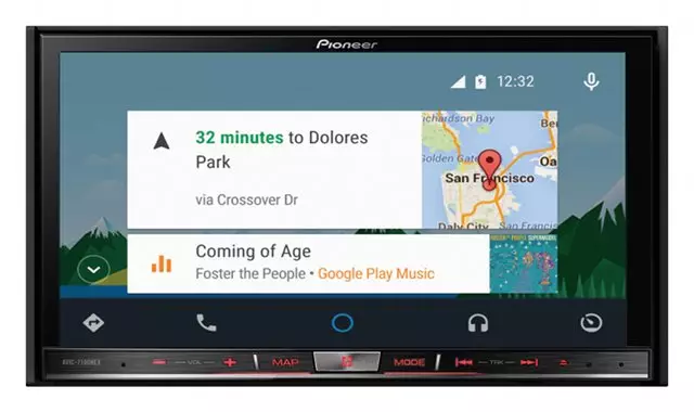 Pioneer NEX Systems Metu CarPlay kaj Android Auto en Via Malnova Hatchback