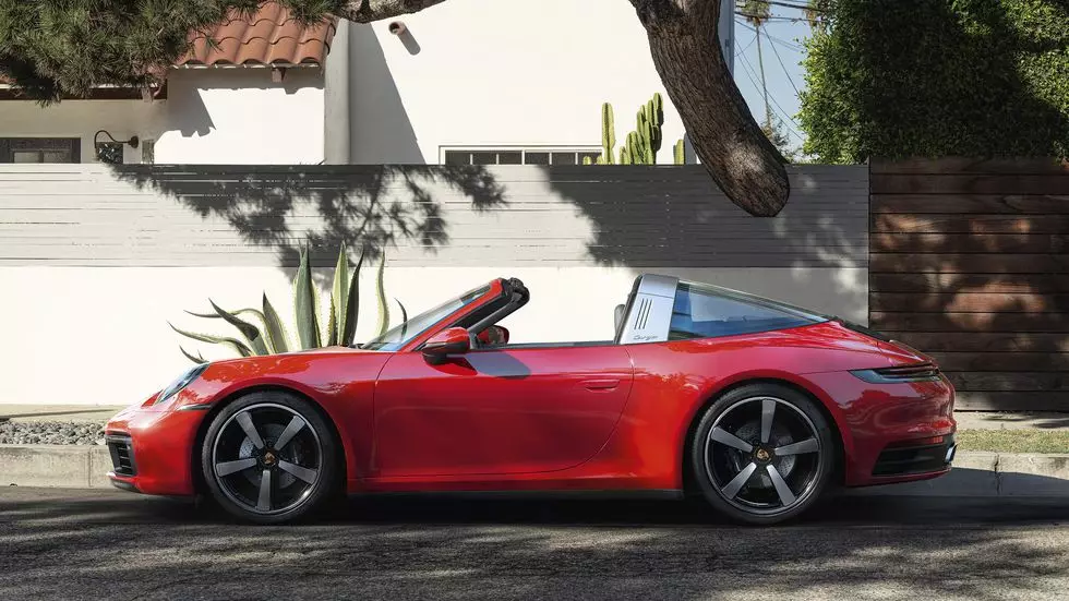 2021 Porsche 911 Targa Imatenga Masekondi Enanso 7 Kuti Igwetse Denga Lake Kuposa Cabriolet Wamba