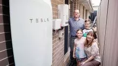 Tesla Powerwall (и слънчева) спести на едно австралийско домакинство 92,2% от сметката им за ток