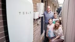 Tesla Powerwall (і сонечная батарэя) зэканоміла аўстралійскай сям'і 92,2% на іх рахунку за электрычнасць