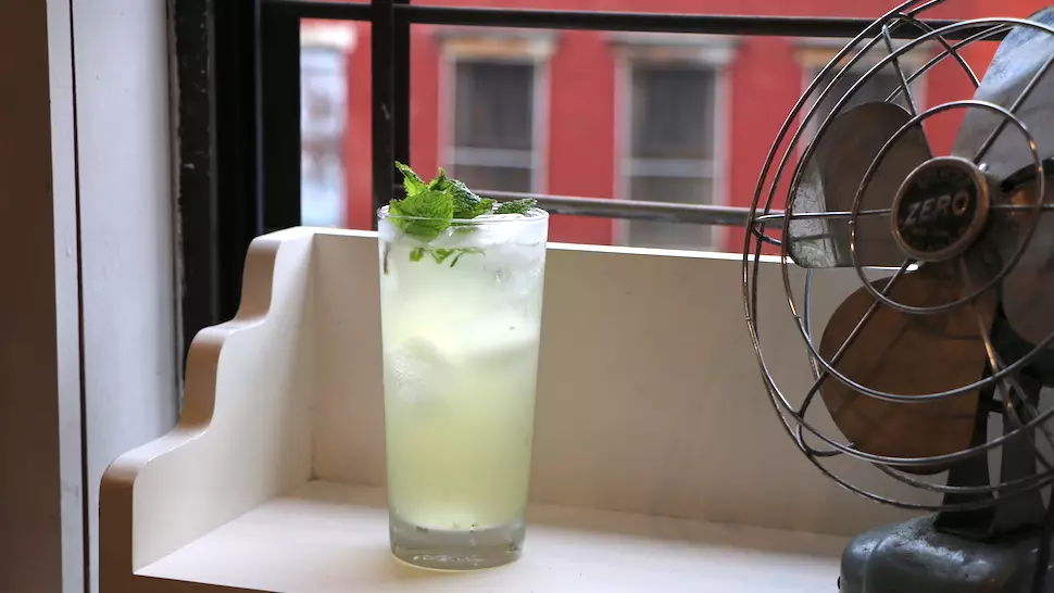 Comment faire un délicieux cocktail en utilisant des hacks de l'époque de la prohibition
