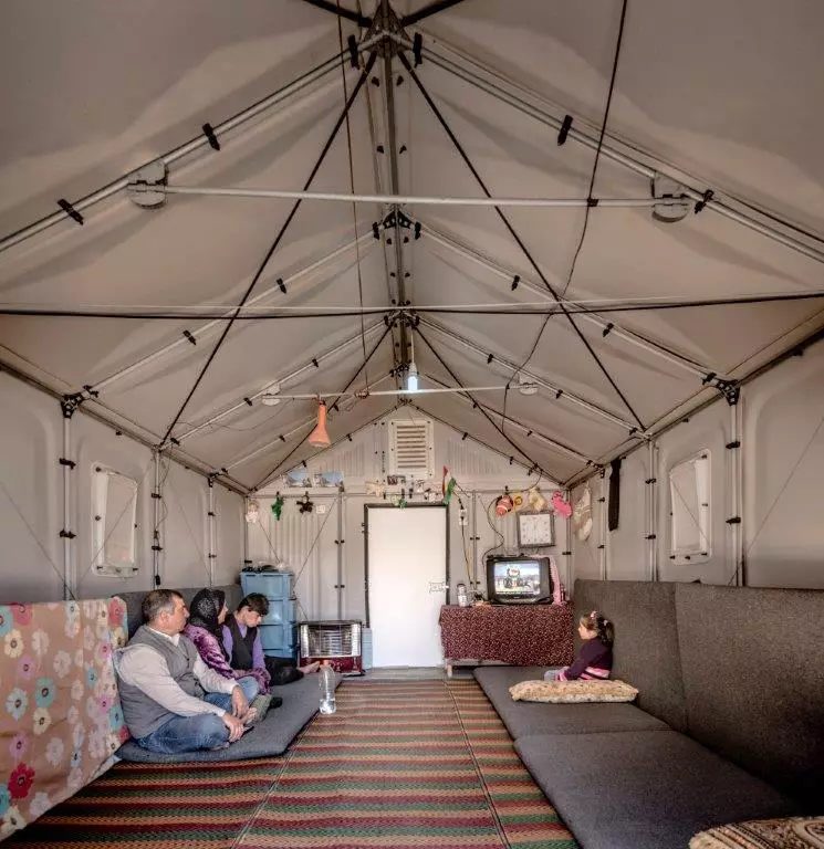 UN Ikuyitanitsa Malo Okwana 10,000 a IKEA A Brilliant Flatpack Refugee Shelters