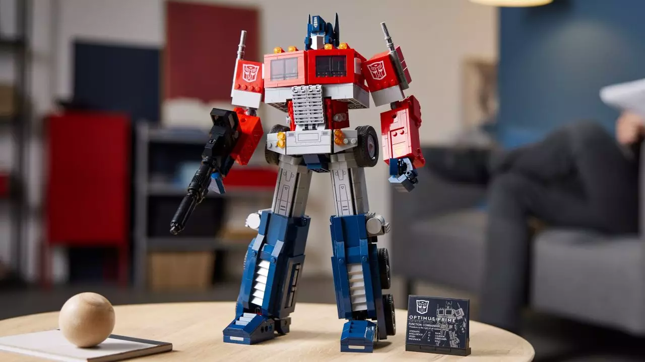LEGO Optimus Prime é unha combinación de xoguetes retro impecable que realmente se transforma 1068_1