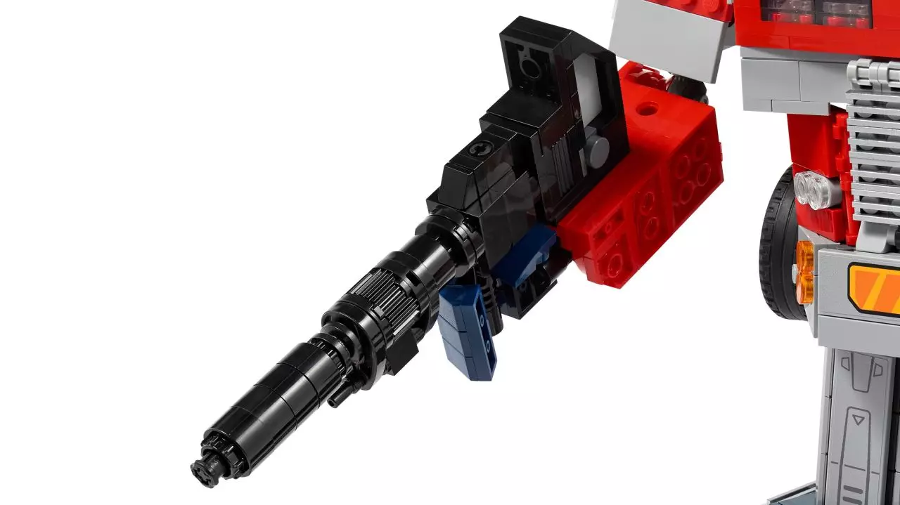 LEGO Optimus Prime ເປັນເຄື່ອງຫຼິ້ນ Retro ທີ່ບໍ່ມີຮອຍແປ້ວທີ່ປ່ຽນແປງຕົວຈິງ 1068_6