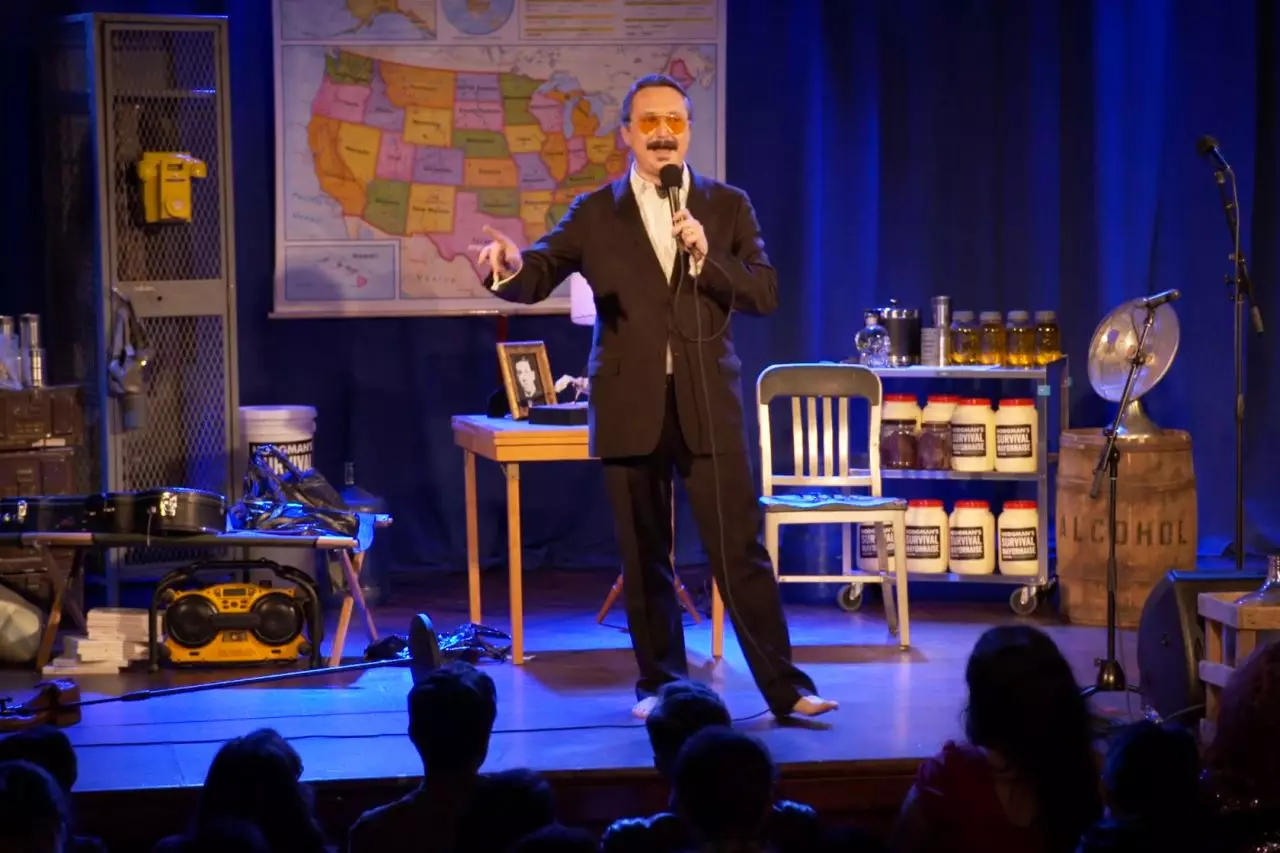 John Hodgman shpjegon Fundin e Botës