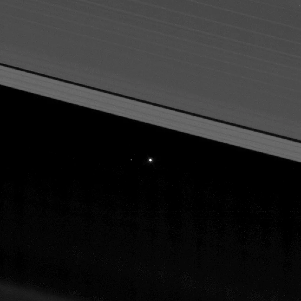 Questa immagine della Terra dall'interno degli anelli di Saturno ti renderà emotivo