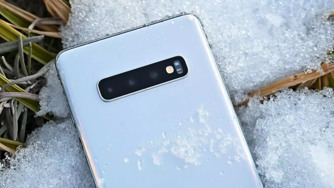 Telstra klop $648 af op Samsung Galaxy S10-planne