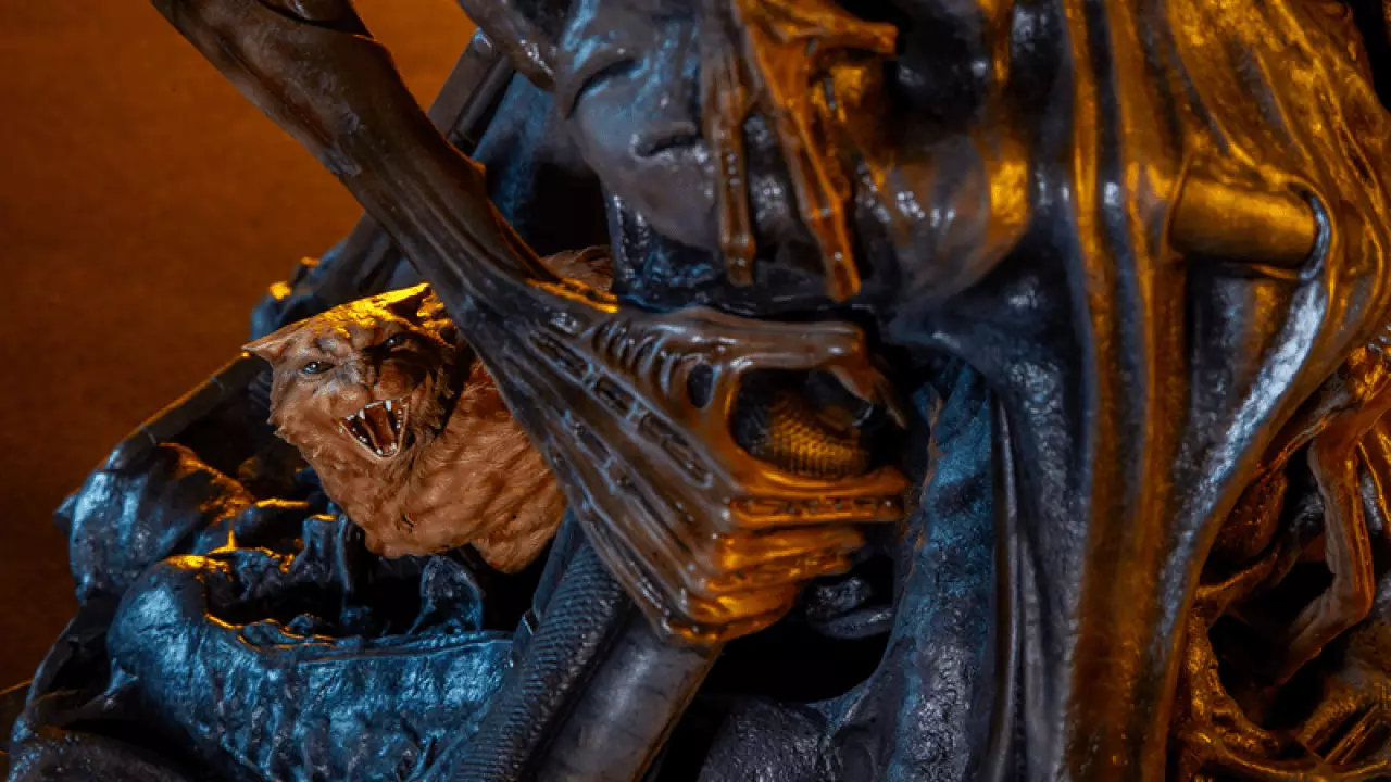 Ferjit The Xenomorph, Jonesy The Cat Is The Real Star Of This Alien Statue