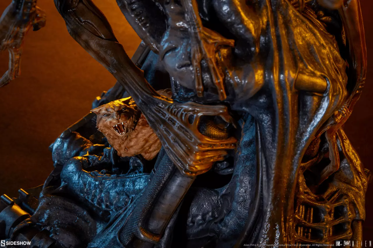 Ferjit The Xenomorph, Jonesy The Cat Is The Real Star Of This Alien Statue