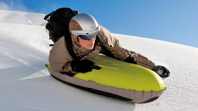 加强型跑步者确保这款充气雪橇能够在冰冷的地形中生存