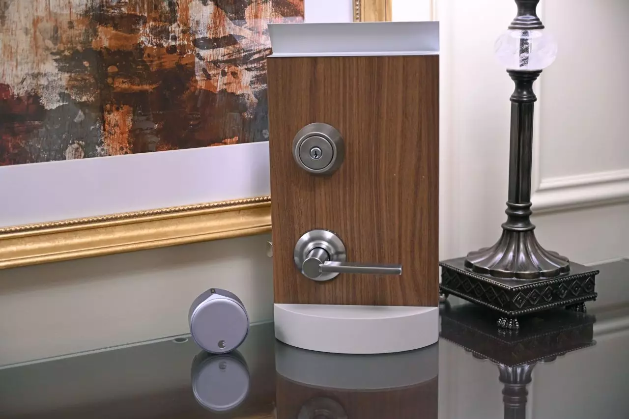 August gesäit aus wéi wann et de perfekte Smart Lock Fir Appartementbewunner (a jiddereen Aneren) gemaach ass