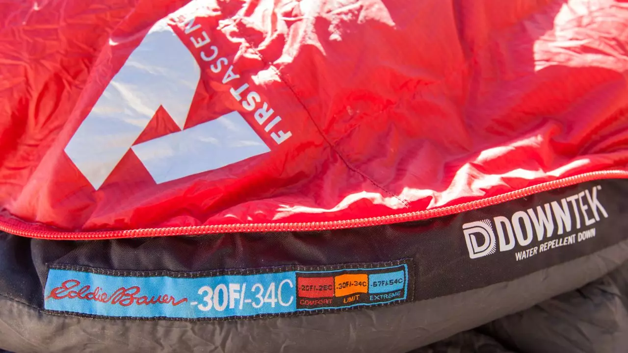 हिमालय में A-34°C स्लीपिंग बैग में रेंगना कैसा लगता है