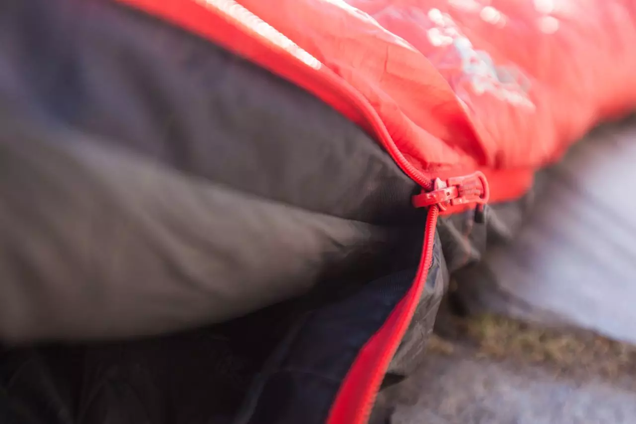 Cum e să te târești într-un sac de dormit de -34°C în Himalaya