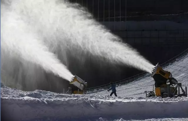 Wie Sotschi es in einem subtropischen Resort schneien lässt