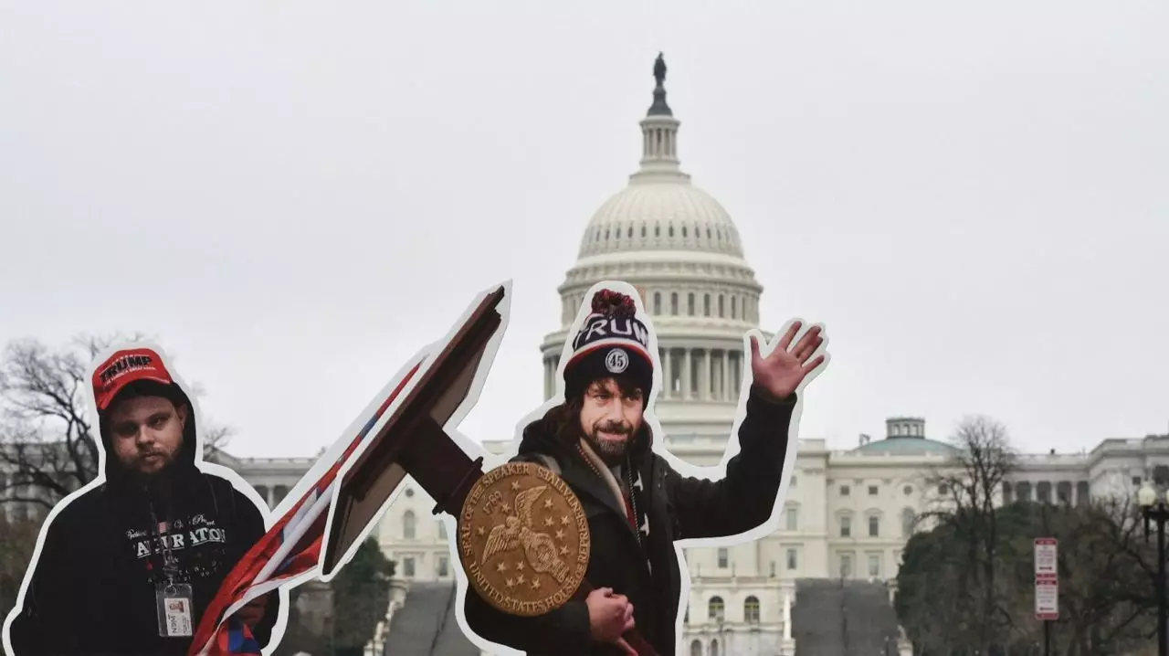Un'effigie del CEO di Twitter, Jack Dorsey (C), vestito da insurrezionista del 6 gennaio 2021, è collocata vicino al Campidoglio degli Stati Uniti a Washington, DC, il 25 marzo 2021.