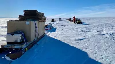 Sciencistoj ĵus fandis Truon Tra 3,500 futoj da glacio por atingi misteran antarktan lagon 113536_3