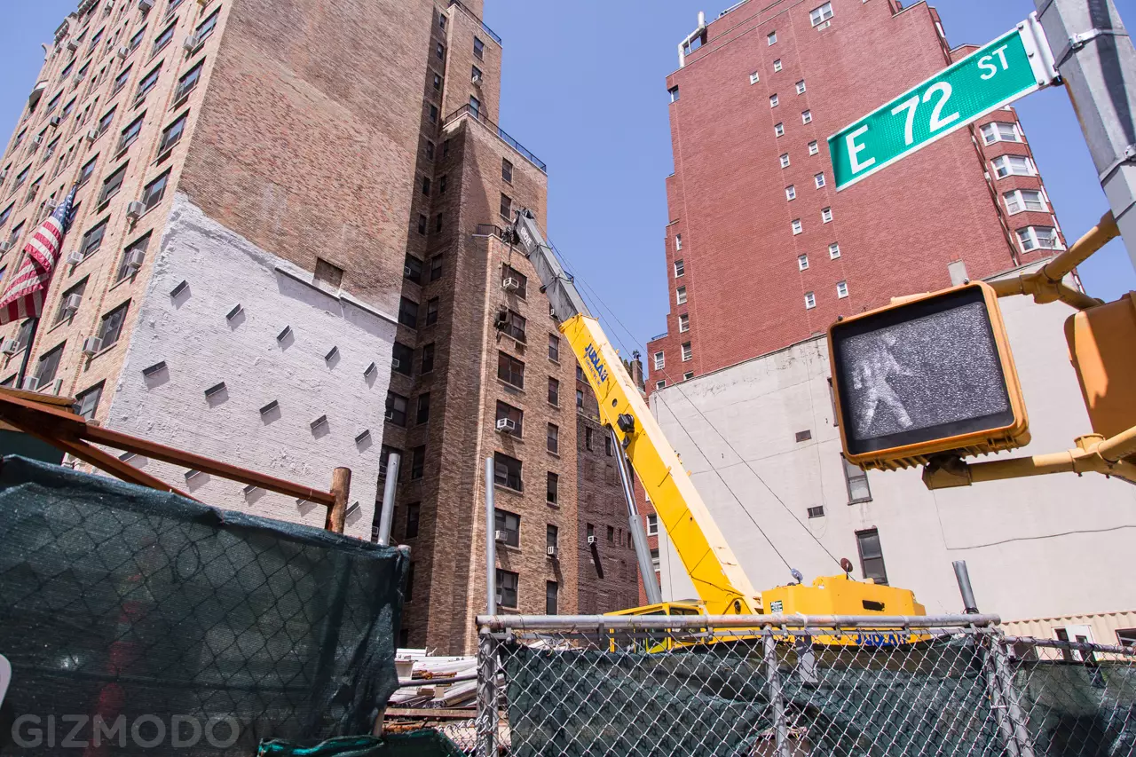 Ho Tsamaea ka tlas'a lefatše ka Tonopo e Ncha ka ho Fetisisa ea Terene ea NYC