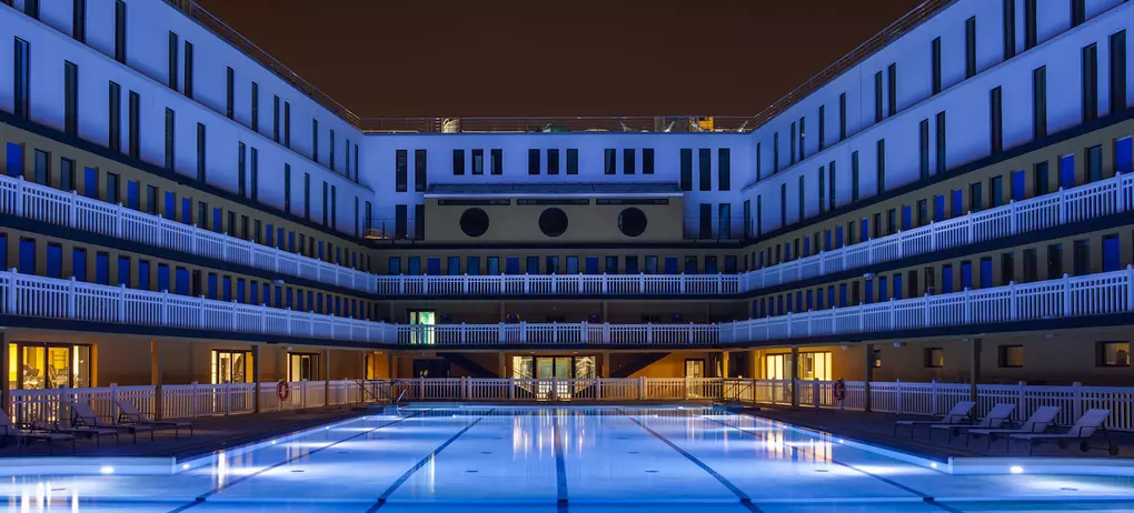 Esta icónica piscina parisina renace después de 25 años de abandono