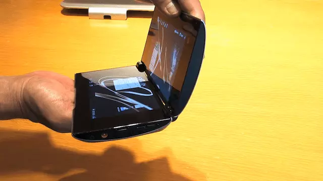 Sony Tablet P zum Anfassen: Zwei 5,5-Zoll-Bildschirme