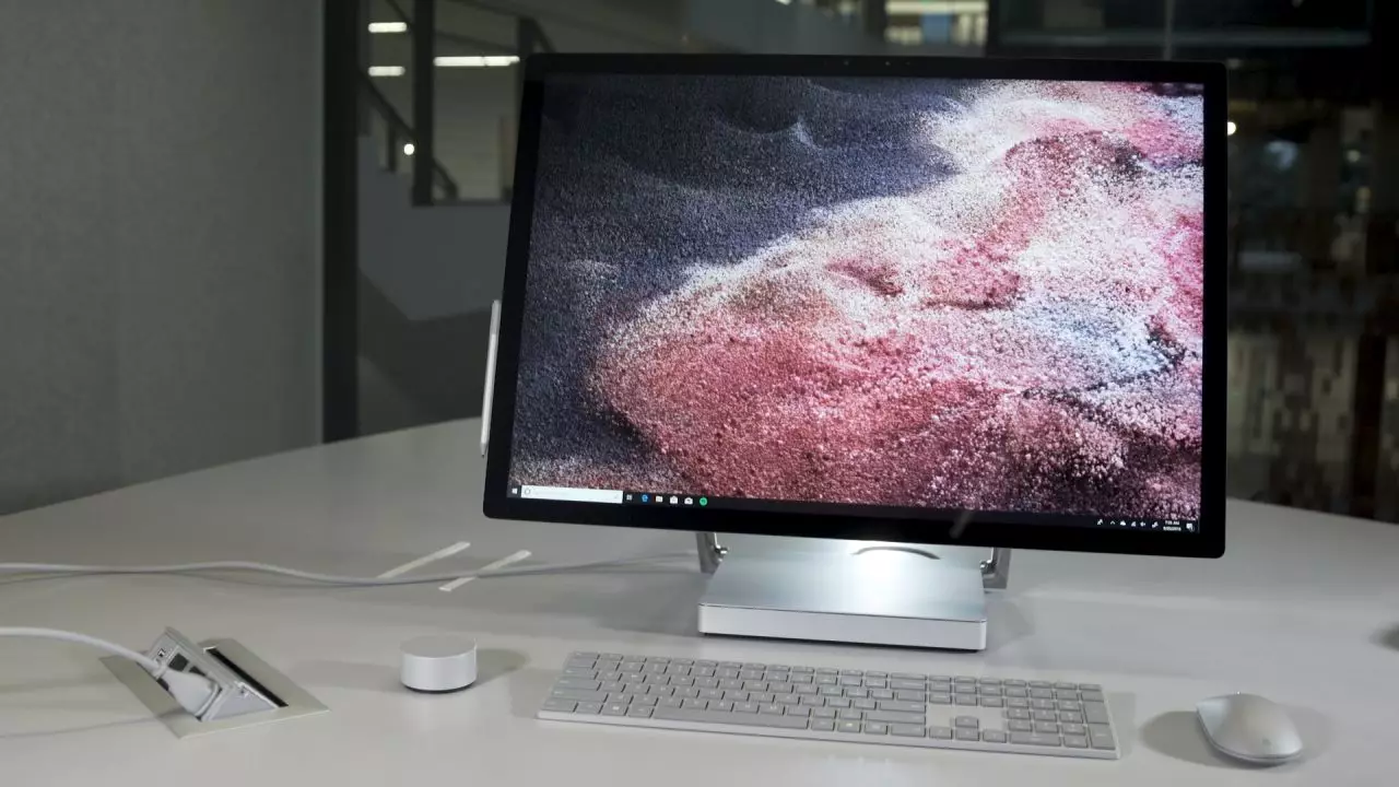 Níl USB-C ag Microsoft's Surface Pro 6 fós