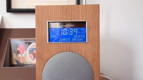 Tivoli Audio Model 10: Da, un radio cu ceas poate fi minunat