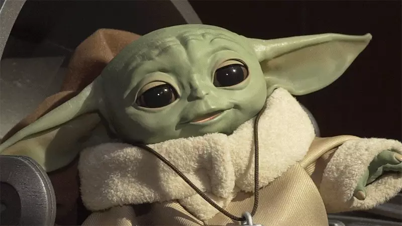 Hasbro's Baby Yoda Animatronic Yayi Kyau Kuma Ko Ta yaya Kawai $ 90