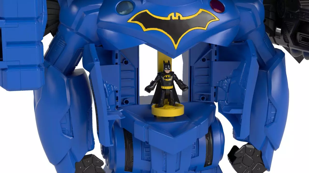 Giant Batman Robot ûntbleatet Bruce Wayne Hat Iron Man Envy