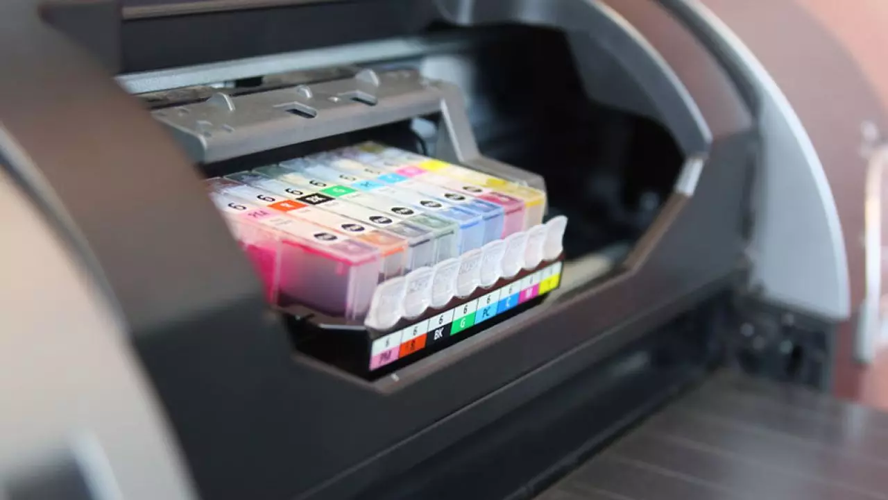 A nyomtató újrafeltalálása újraírható papírral és tintavízzel