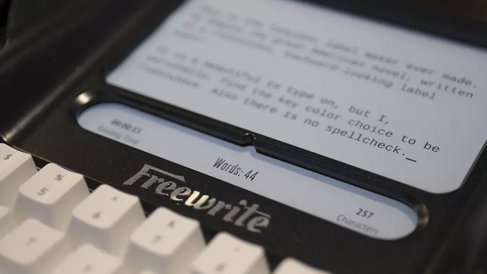 Freewrite Electronic Typewriter Review: Eros daitekeen ordenagailuko dirurik txarrenaz maitemindu nintzen