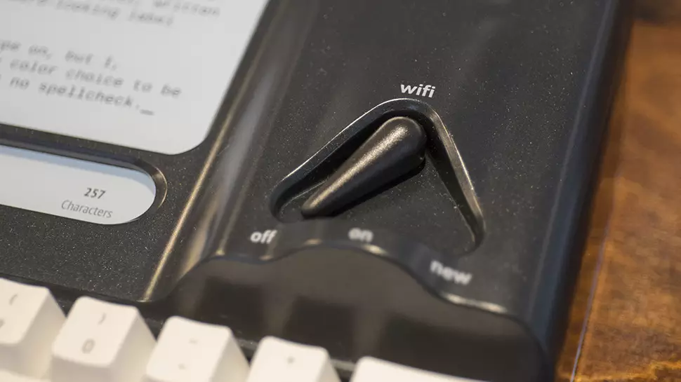 Freewrite Electronic Typewriter Review: Eros daitekeen ordenagailuko dirurik txarrenaz maitemindu nintzen