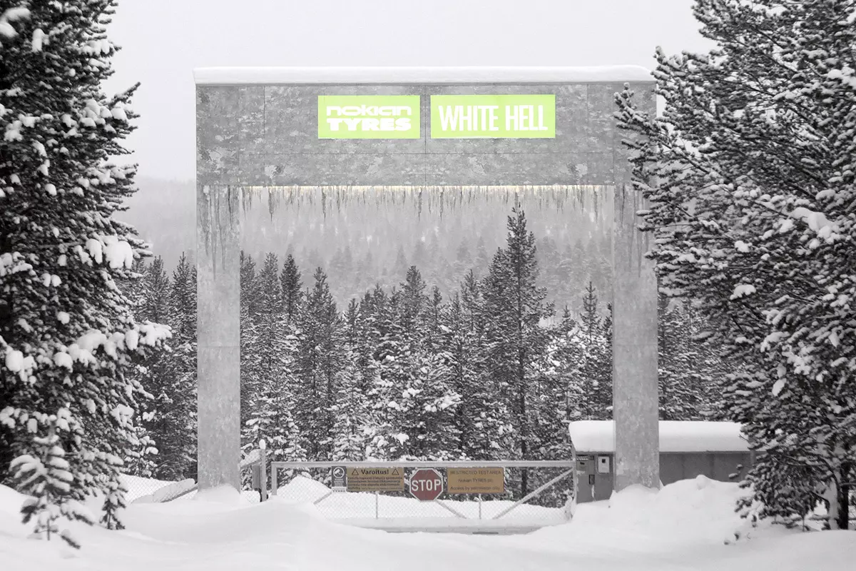 Neraka Putih Yang Cantik Tempat Mereka Menguji Ban Musim Dingin