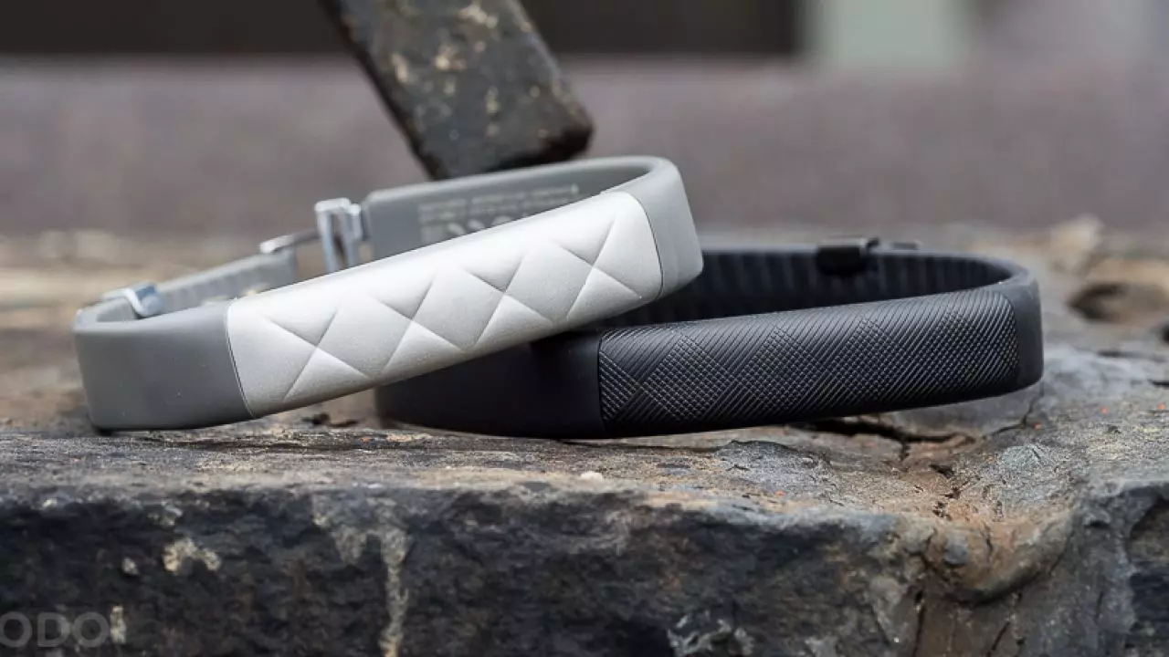 Jawbone's New Fitness Tracker Nqa Txawb Nyiaj Rau Koj Lub Dab teg