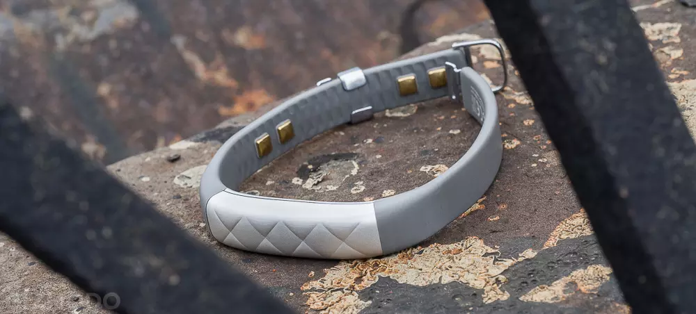 Jawbone-nyň täze fitnes yzarlaýjysy, biliňize ykjam tölegleri getirýär