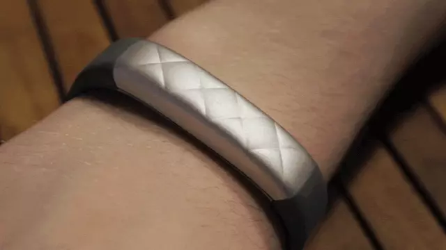 Jawbones nye fitness-tracker bringer mobilbetalinger til dit håndled