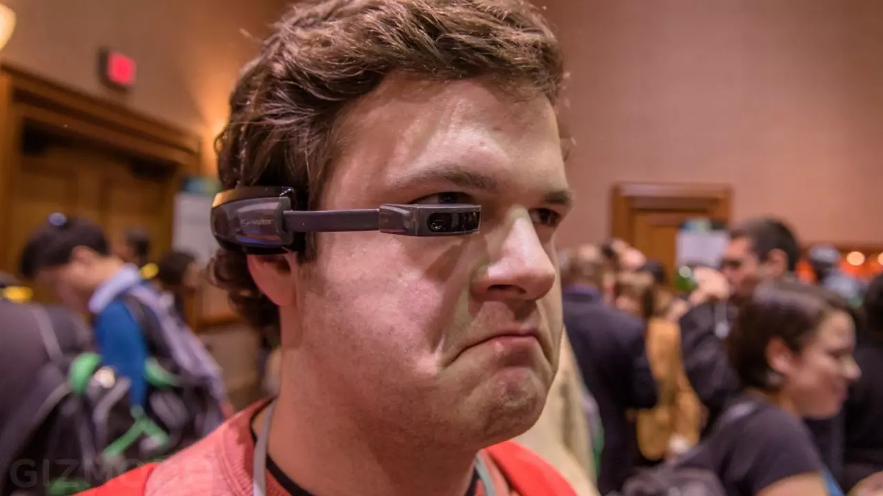 Vuzix M100 Amaboko-Kuri: Google Glass 'Umunywanyi wa mbere nyawe?