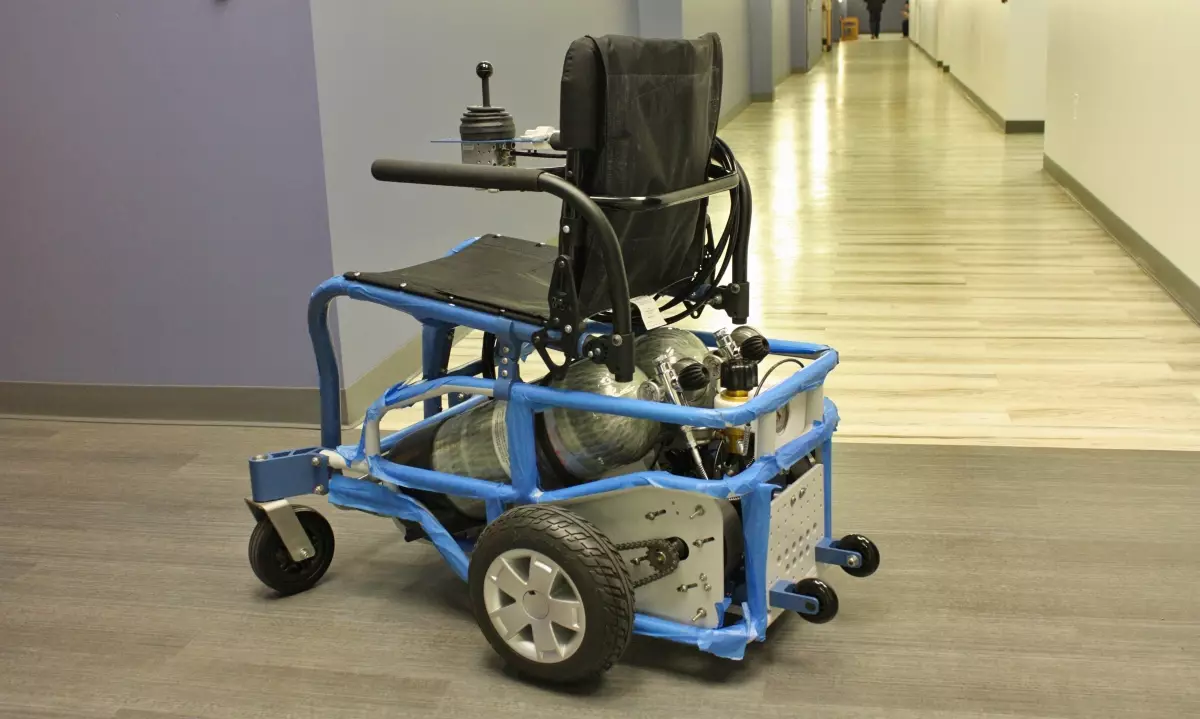 Всяко дете може да се наслади на един ден в аквапарка с тази инвалидна количка с въздушно задвижване