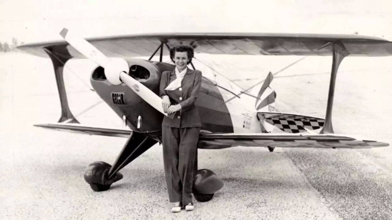 «Первая леди» установила более 400 мировых рекордов в трюковых самолетах, гоночных автомобилях и скоростных лодках
