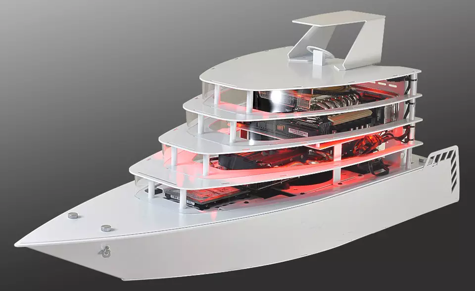 다음 트릭 아웃 게임 PC는 호화로운 요트 모양의 케이스에 적합합니다.