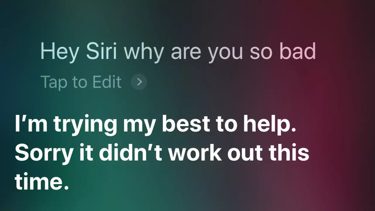 Sí, manzana. Siri es extremadamente terrible