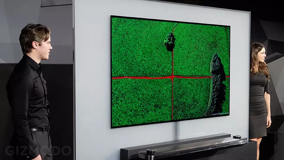 Se bara hur galet tunna LGs nya OLED-TV är