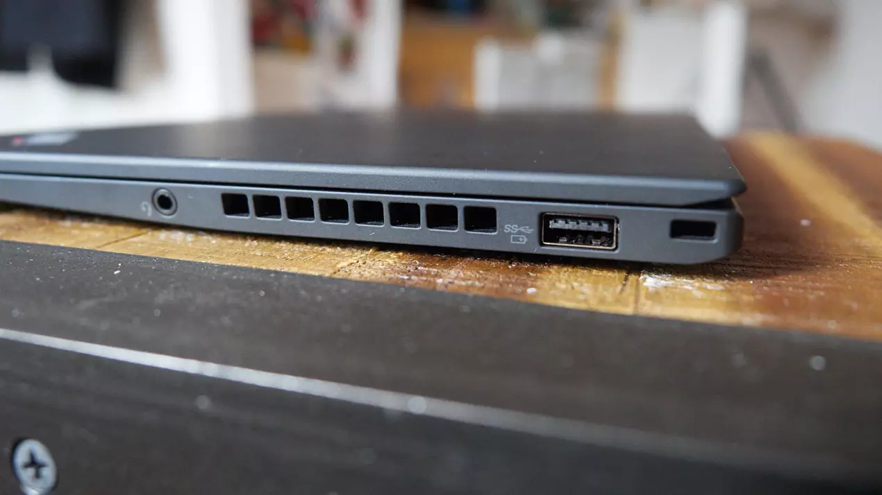 Lenovo ThinkPad X1 Carbon: La Gizmodo-Revizio
