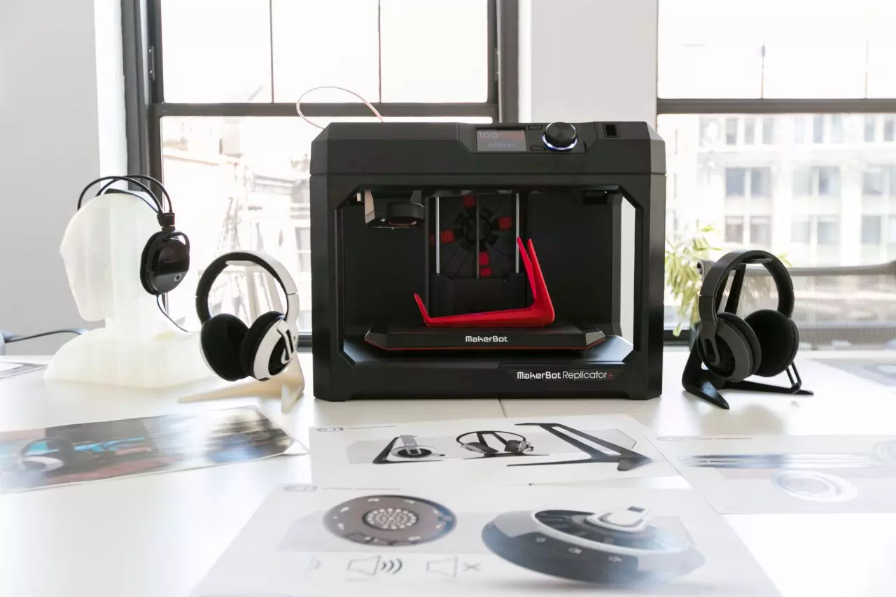 Mbipụta 3D ụlọ 'Ọ dịbeghịkwa' na-ekweta MakerBot