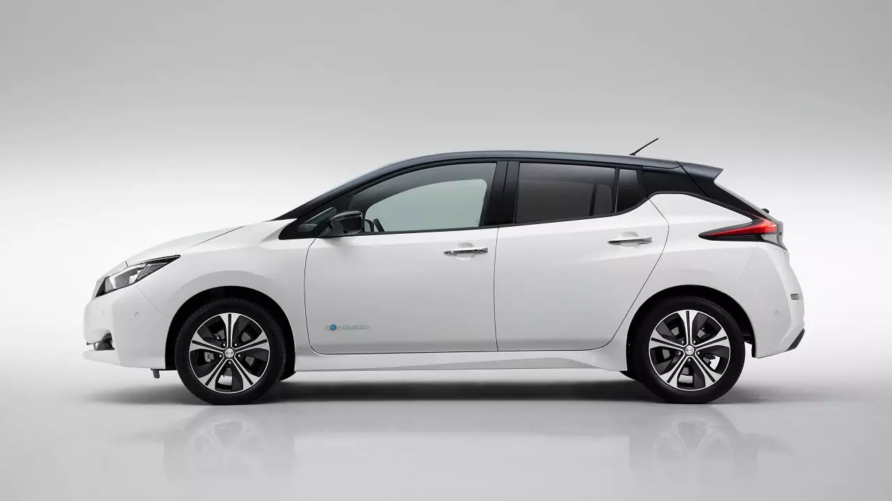 Nissan Leaf အသစ်သည် မူလပုံစံအပေါ် ကြီးမားသောတိုးတက်မှုတစ်ခုဖြစ်သည်။